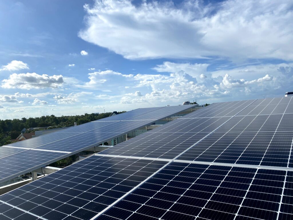 Tìm Hiểu Dòng điện áp Vdc Cho Hệ Thống điện Năng Lượng Mặt Trời 10/2025