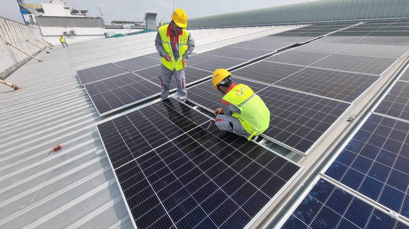 Hệ Thống Solar Tracker Là Gì ? Nguyên Lý Hoạt động, ưu điểm Của Nó 01/2026